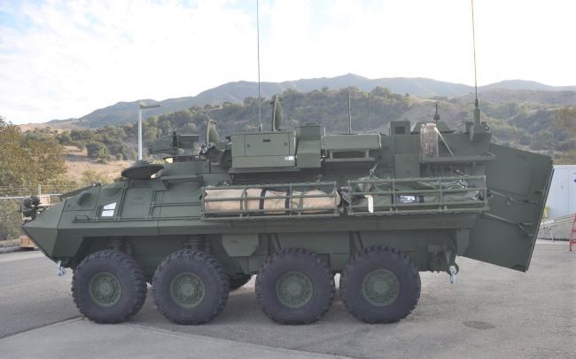 WarWheels.Net -Light Armored Vehicle- Battalion Command & Control (LAV-C2) Photos